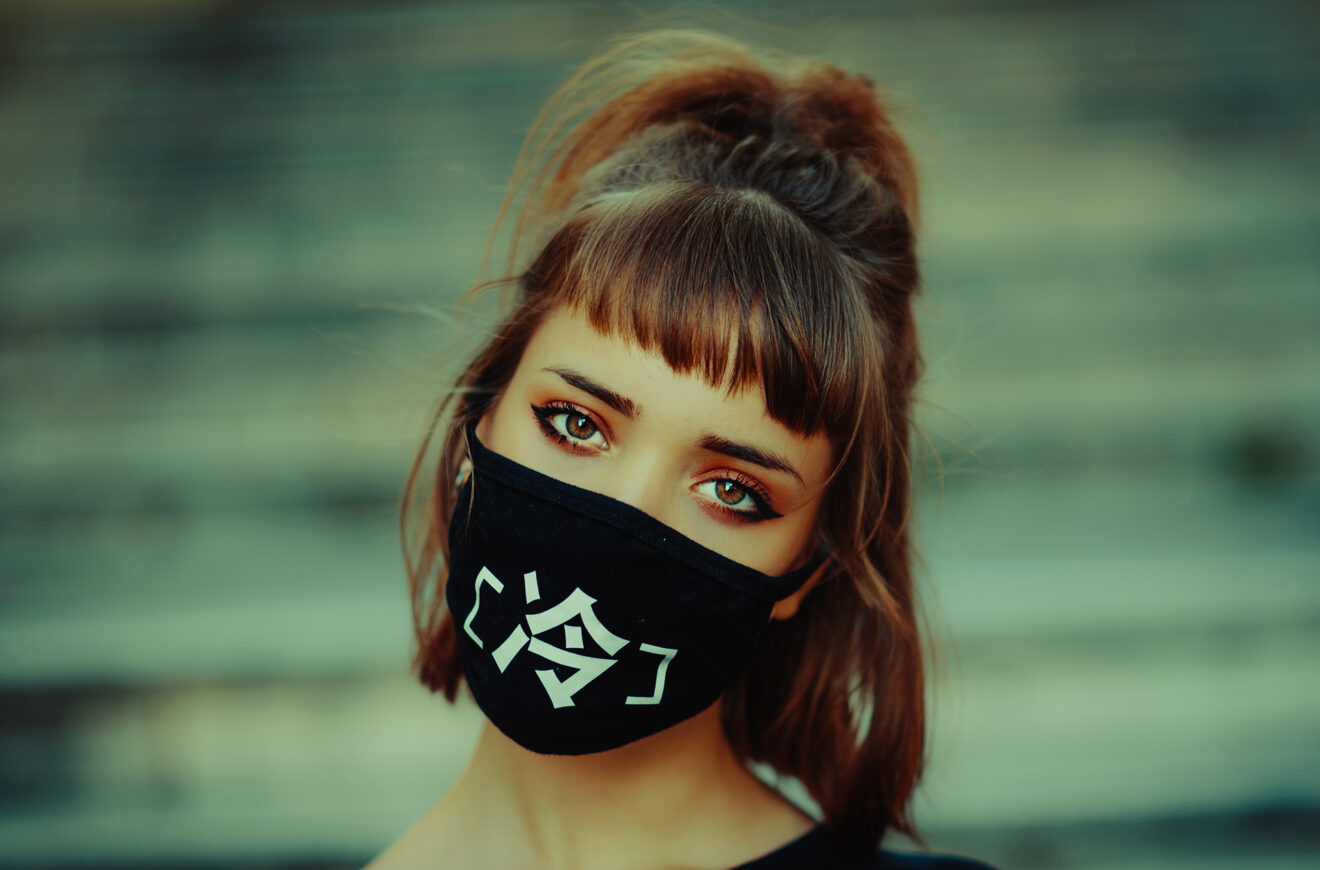 How To Style Your Make Up And Hair With A Face Mask - The Hair Diaries